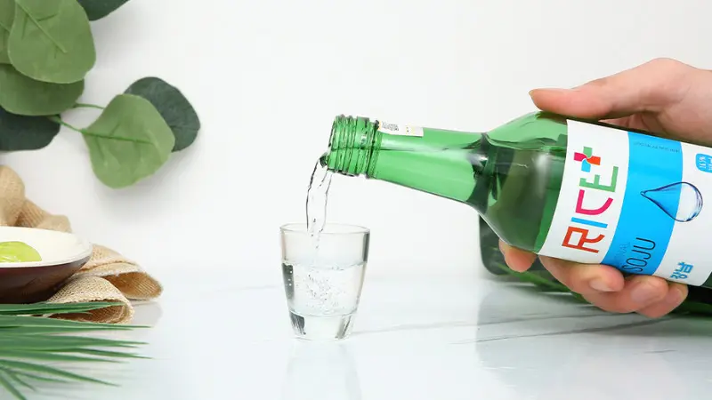 Thử ngay rượu soju Rice+ vị ngon tươi mát từ trái cây